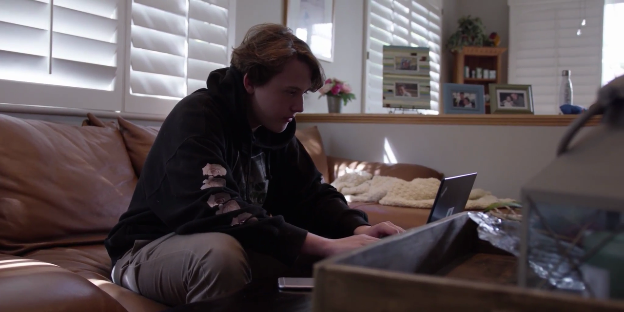 Masked – The Dangers of Cyberbullying – US – Whats Your Story